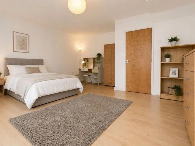 Room at Kingsland Road, Greater London