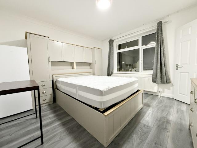 Room at Kingsley Road, London