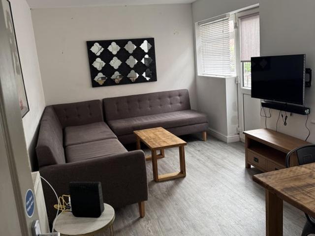 Room at Kingswood Road, Manchester