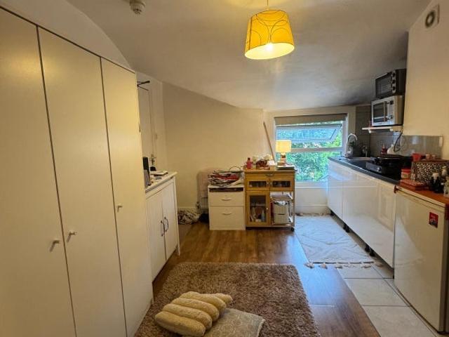 Room at Kingswood Road, Greater London