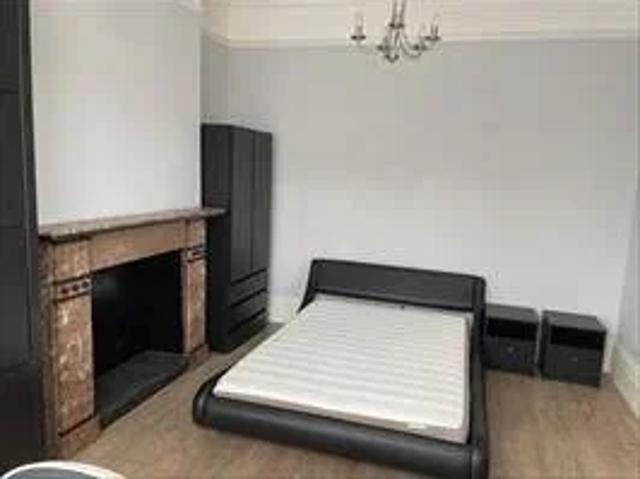Room at Kingswood Road, Greater London