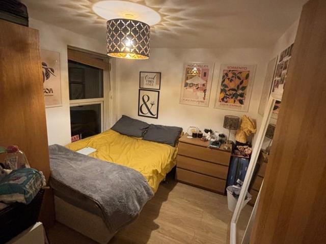 Room at Kingswood Road, Greater London