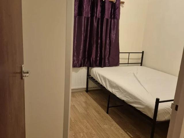 Room at Kingston Avenue, Greater London