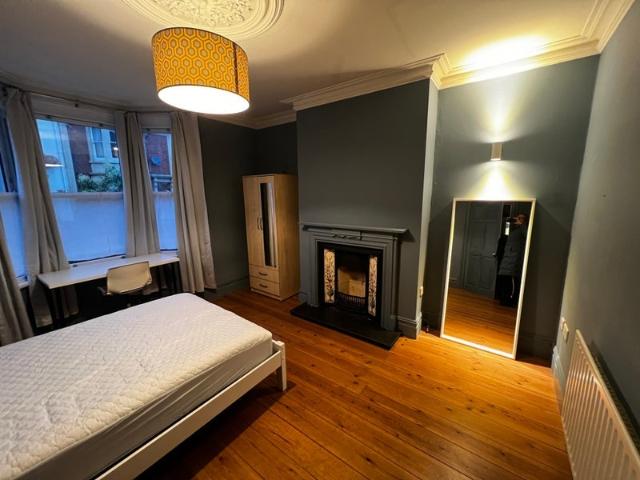 Room at Kingston Road, Bristol