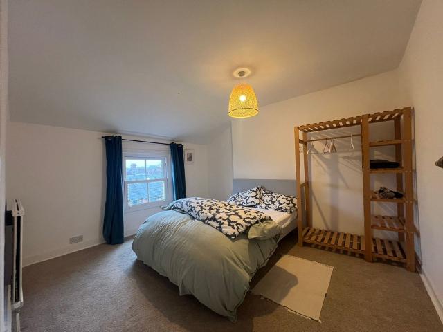Room at Kingston Road, Greater London