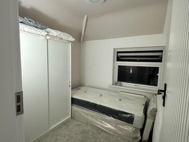 Room at Kingston Road, Greater London