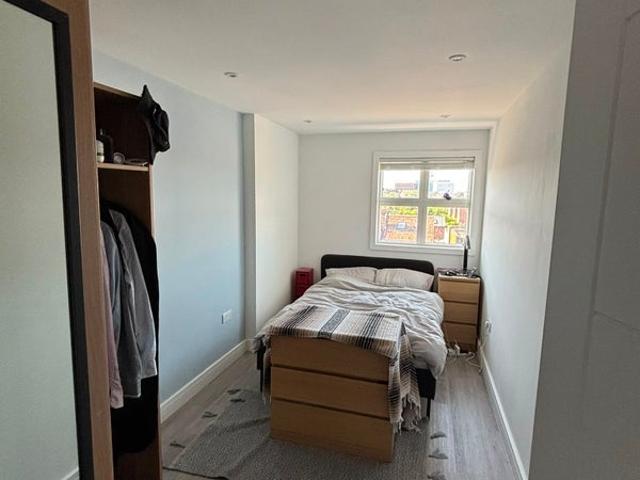 Room at Kingston Road, Greater London