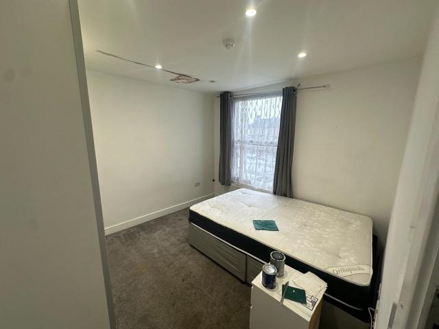Room at Kingston Road, Greater London