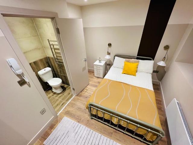 Room at Kingston Road, Greater London