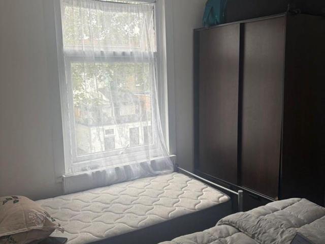 Room at Kingston Road, Greater London