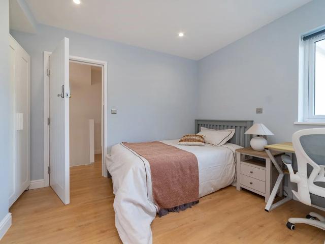 Room at Kingston Road, Mole Valley