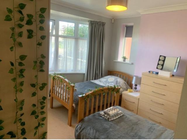 Room at Kinsbourne Avenue, Bournemouth