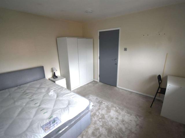 Room at Kirby Road, Dartford