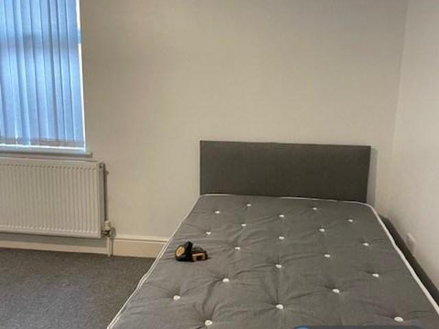 Room at Kirkman Avenue, Salford