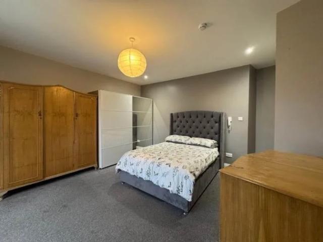 Room at Kirkstall Lane, Leeds