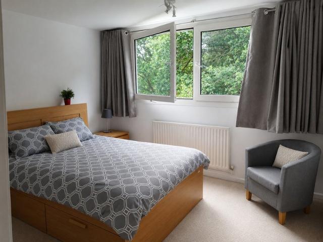 Room at Kitley Gardens, Greater London