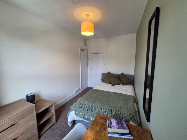 Room at Knight Street, Worcester