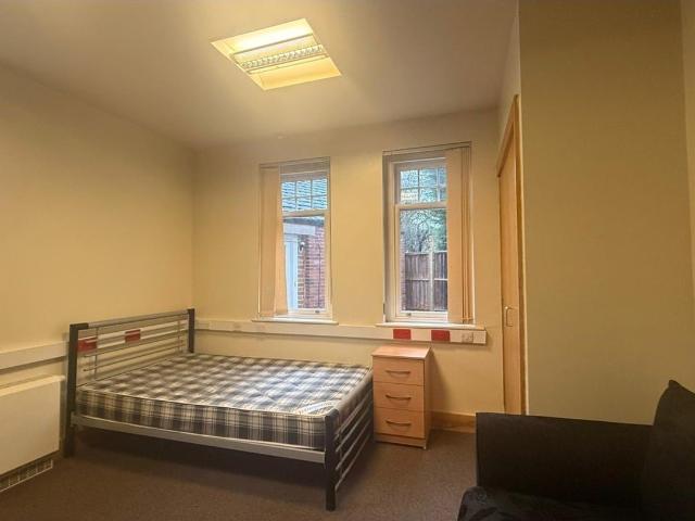 Room at Knighton Road, Leicester