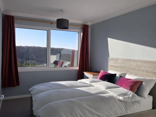 Room at Knoll Hill, Bristol