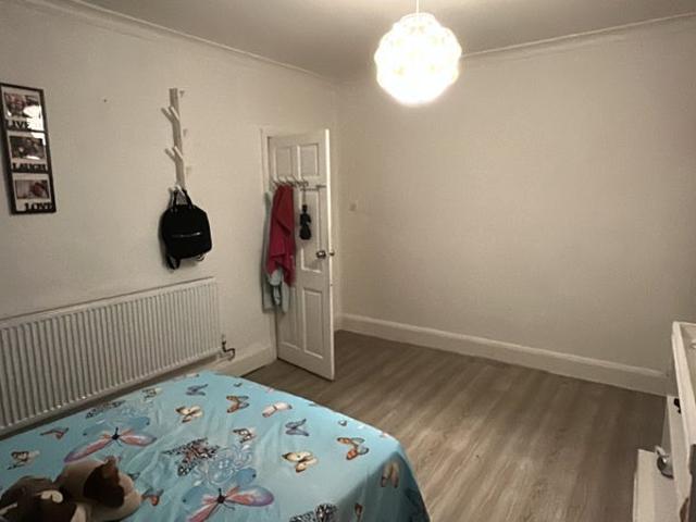 Room at Knollys Road, Greater London