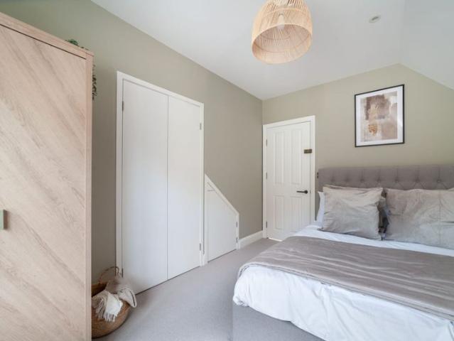 Room at Knollys Road, Greater London