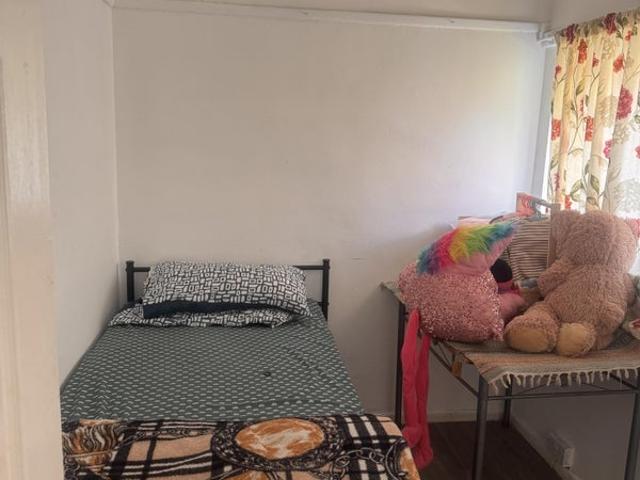 Room at Knowles Road, Leicester