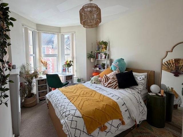 Room at Luckwell Road, Bristol