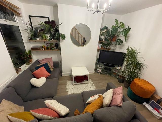 Room at Luckwell Road, Bristol