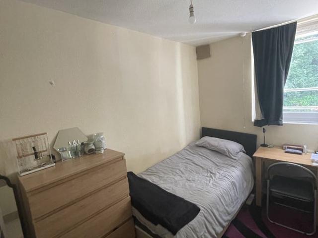 Room at Lugard Road, Greater London