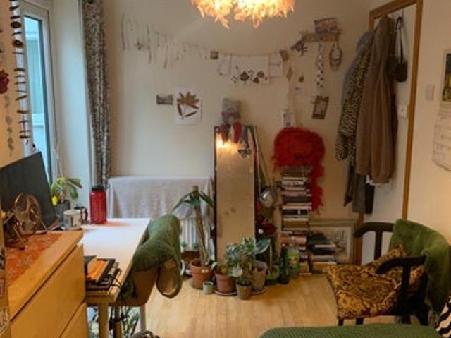 Room at Lulworth Road, Greater London