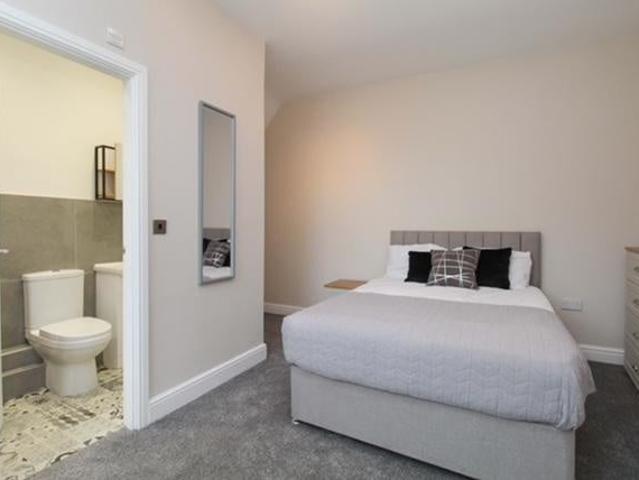 Room at Lumley Avenue, Leeds