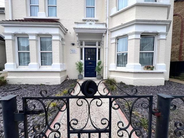 Room at Luton Avenue, Thanet