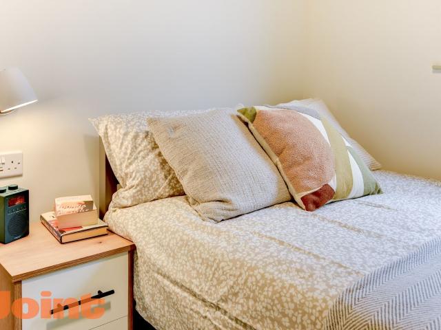 Room at Lydney Road, Bristol