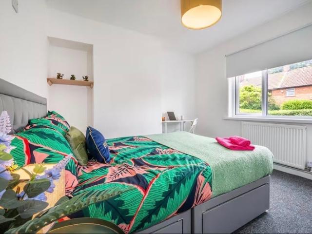 Room at Lydney Road, Bristol