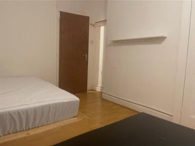 Room at Lyham Close, Greater London