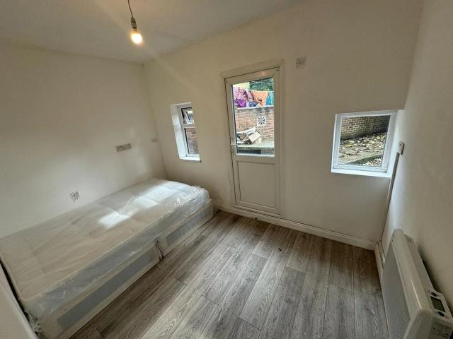 Room at Lyon Park Avenue, Greater London