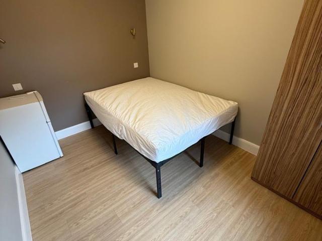 Room at Lynmouth Road, Greater London
