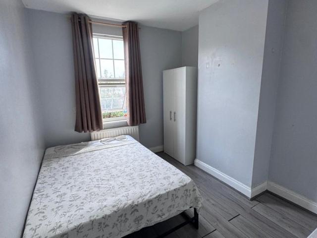 Room at Lynmouth Road, Greater London