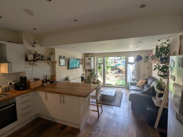Room at Lynmouth Road, Greater London
