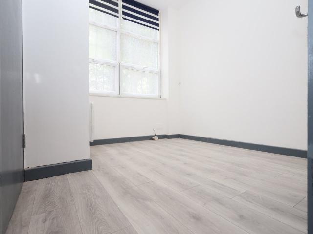 Room at Lynmouth Road, Greater London
