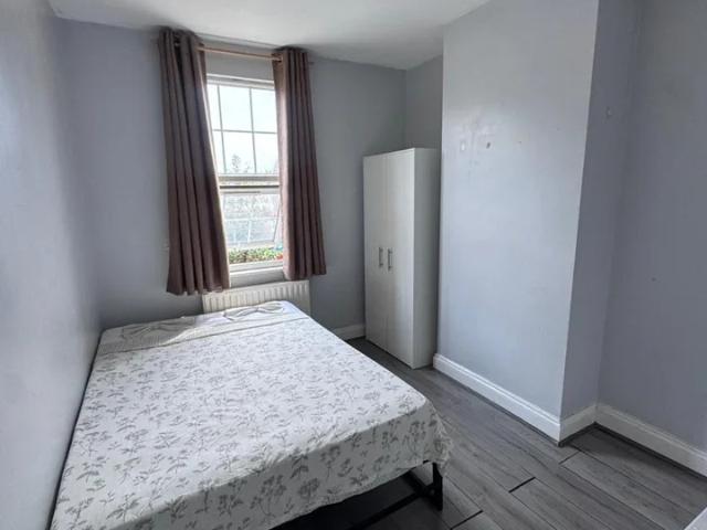 Room at Lynmouth Road, Greater London