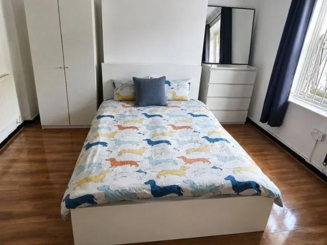 Room at Lynmouth Road, Greater London