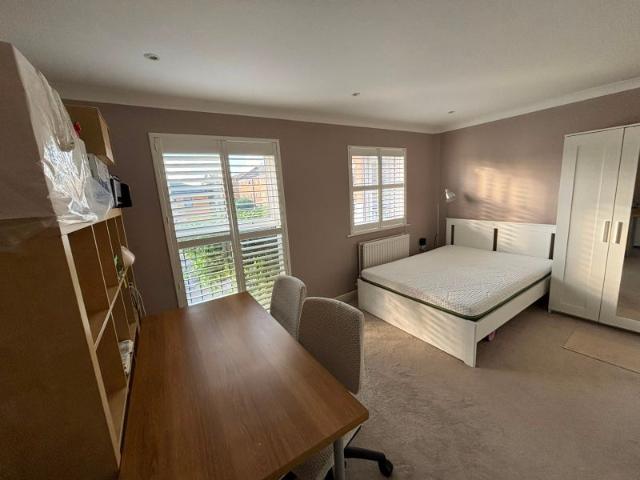 Room at Lynbrook Grove, Greater London