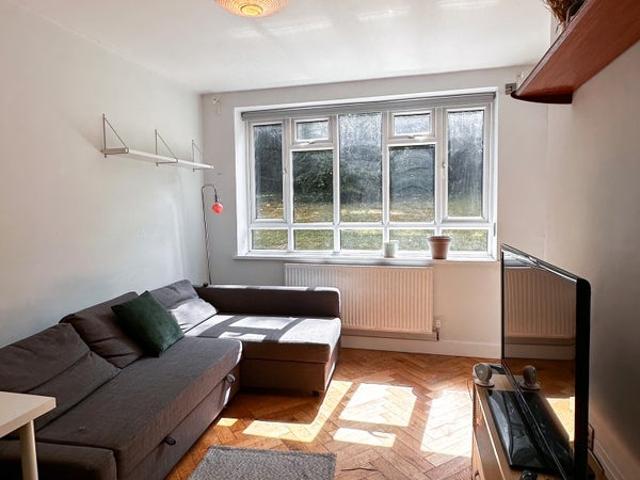 Room at Lyndale, Greater London