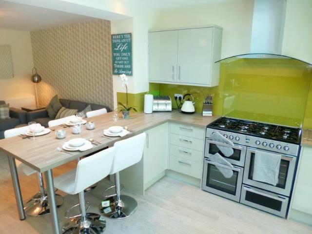 Room at Lynton Avenue, Greater London