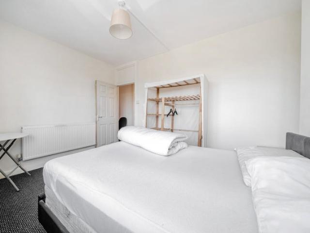 Room at Lynton Road, Greater London
