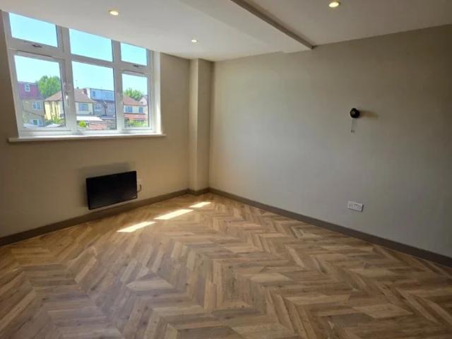 Room at Lynton Road, Greater London