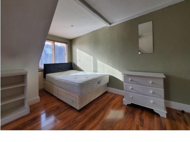 Room at Lynton Road, London