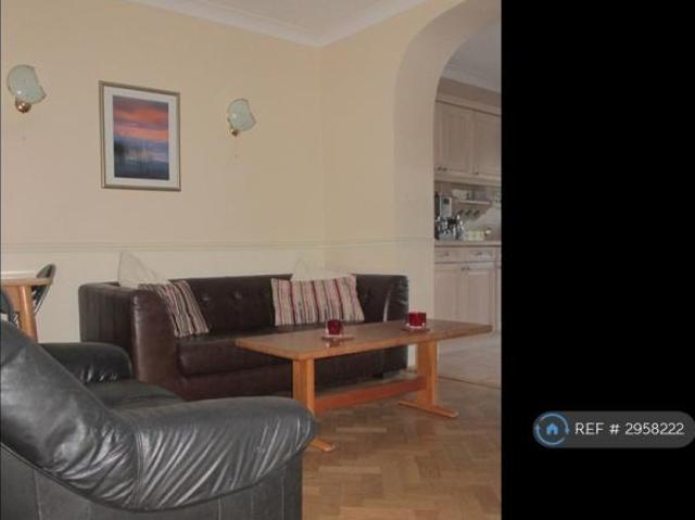 Room at Lynwood Avenue, Borough of Runnymede