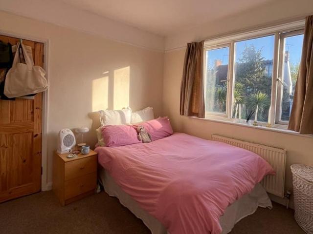 Room at Lynwood Road, Greater London